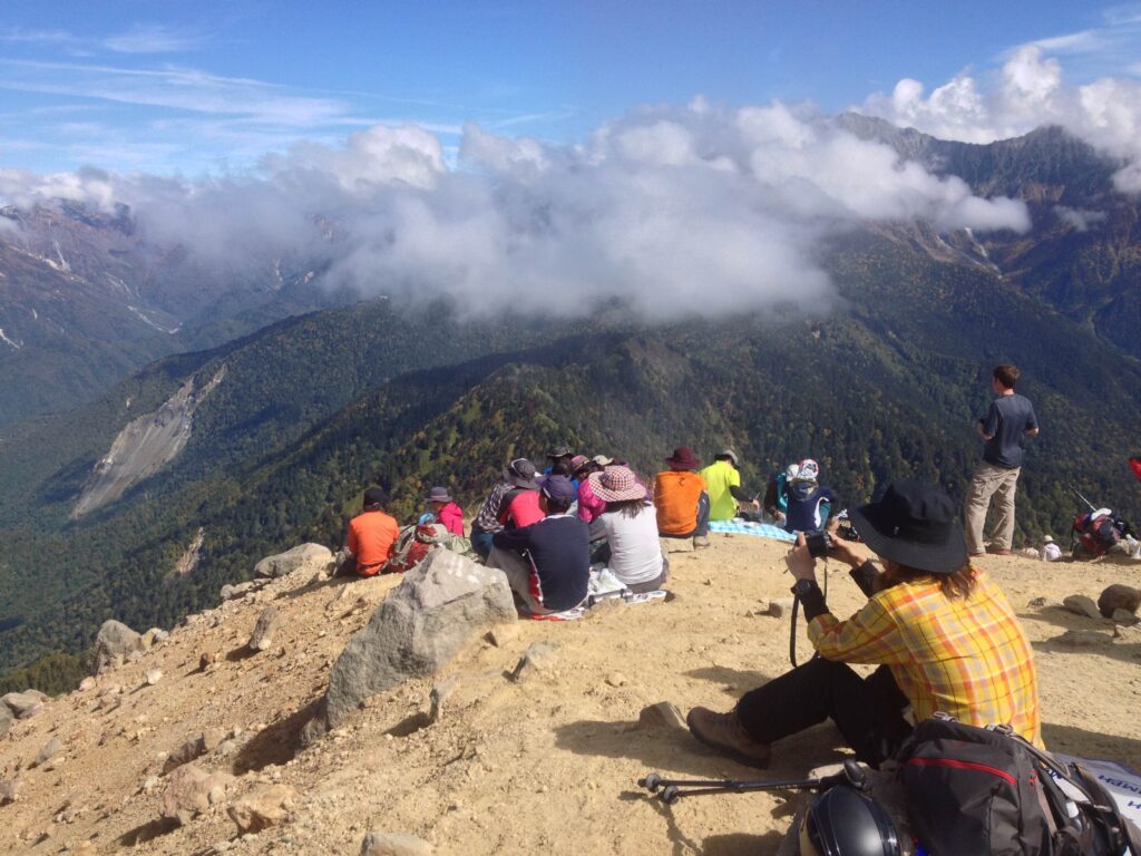 Mount Yake Ablaze with Color – Japan Alps Kamikochi Official Website
